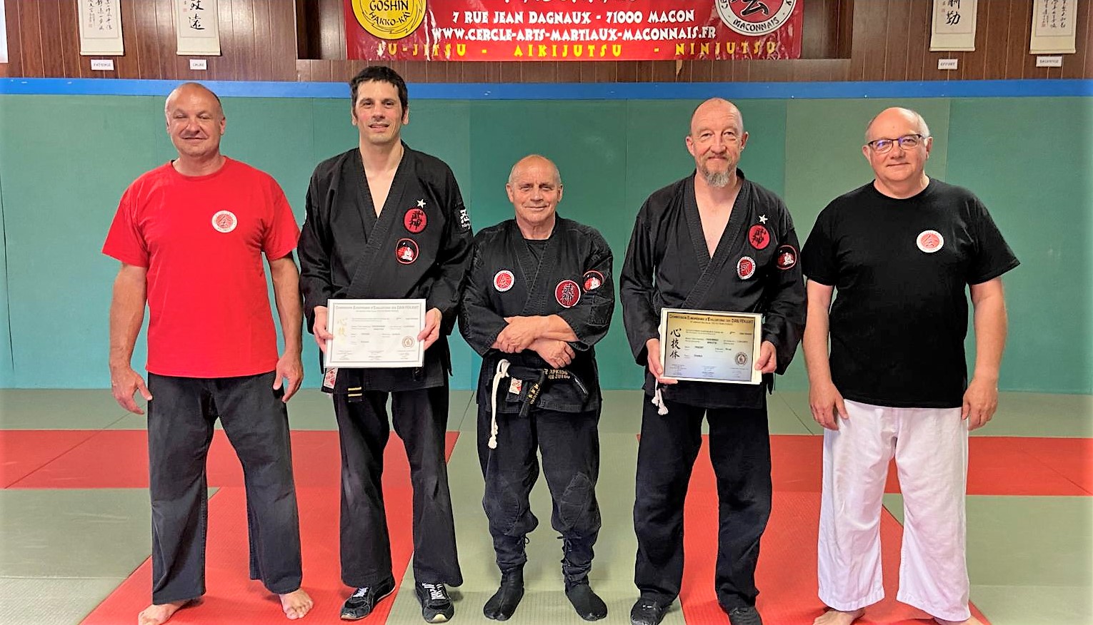 Remise des diplômes suite au récent passage de grades au Cercle ...
