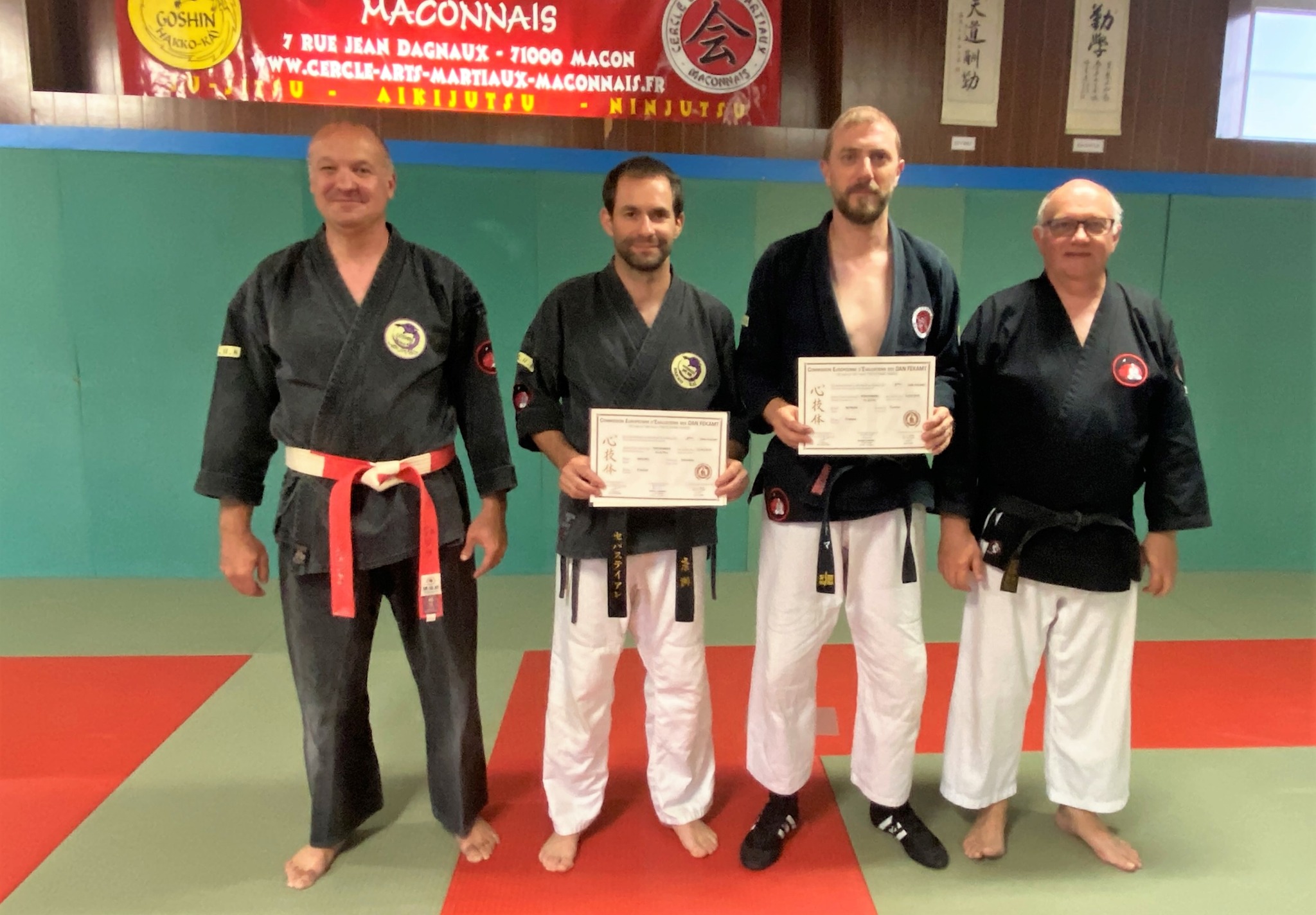 Remise des diplômes suite au récent passage de grades au Cercle ...